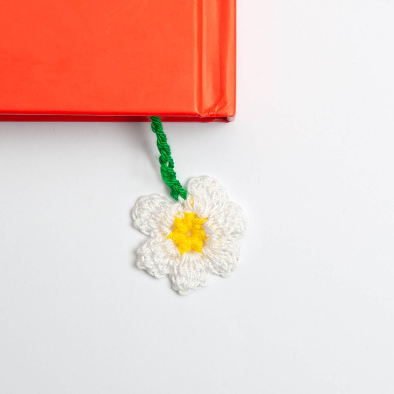 Crochet Strawberry Bookmark With Daisy Flower Gift Idea For Reading ...